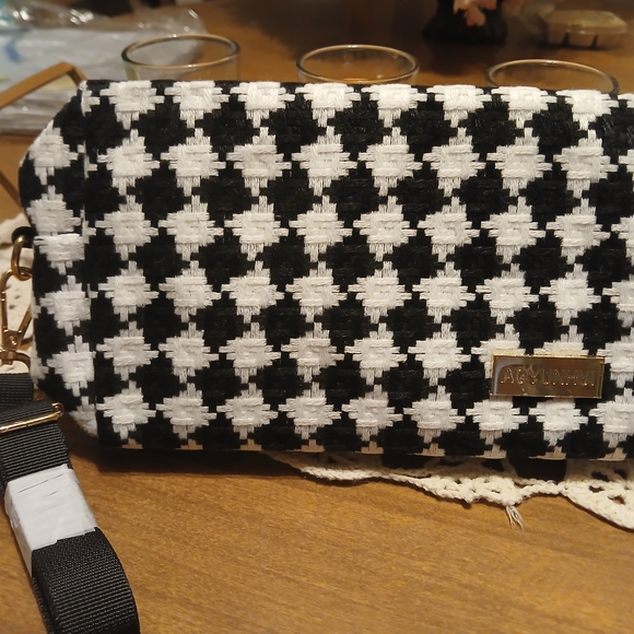 aoyunhui | Bags | Giorgio Armani Black And White Womens Bag | Poshmark